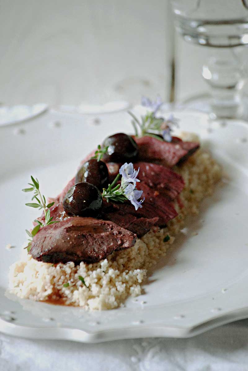 Magret de pato con salsa y picotas en aguardiente y su cous cous — Chez ...
