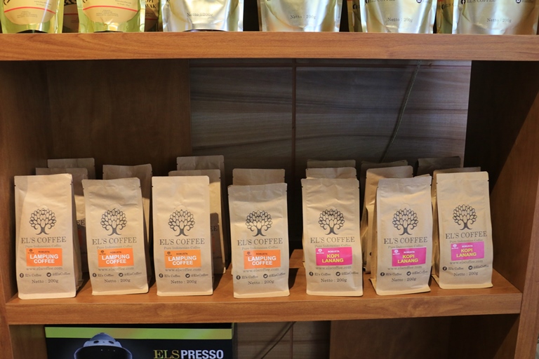 Menghirup Aroma Kopi di El's Coffee Bandar Lampung - TᖇᗩᐯEᒪEᖇIEᑎ