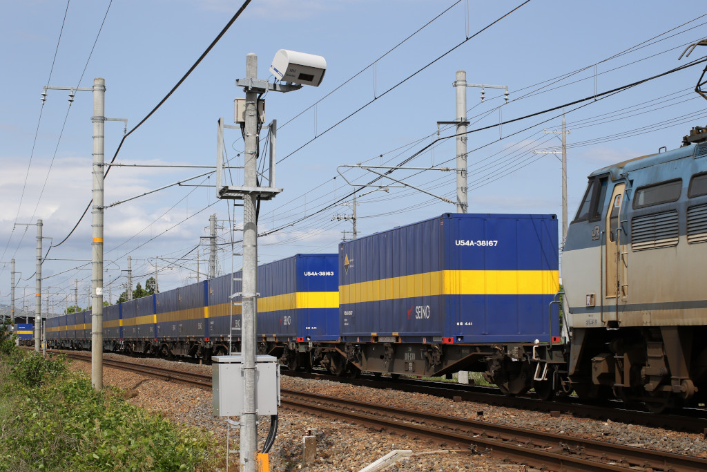 線路際の小さな幸せ。: 2059レ EF66 126 『カンガルーライナーSS60』 空席多し。