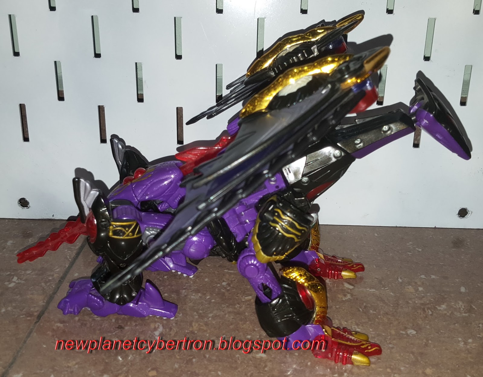 New Planet Cybertron: Transformers Review: Gigatron (Car Robots)