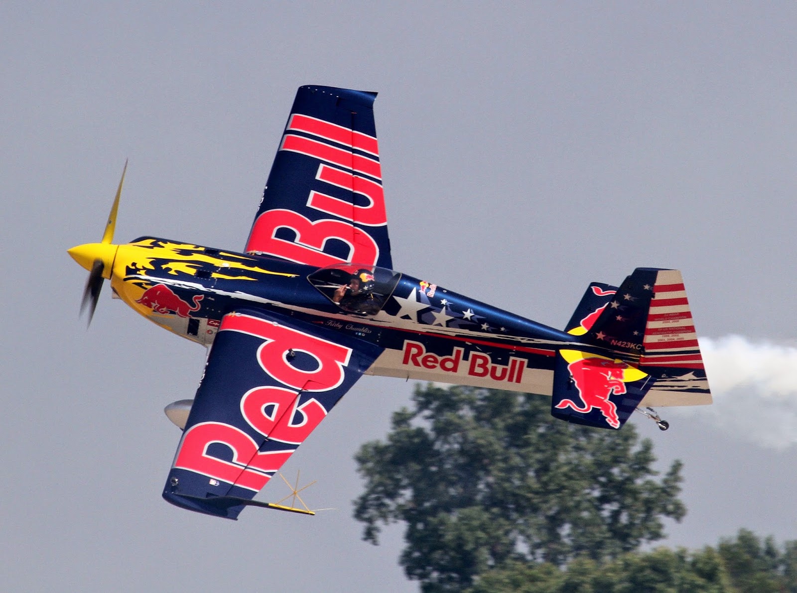 The Aero Experience: EAA AirVenture Oshkosh 2014: Kirby Chambliss Red ...