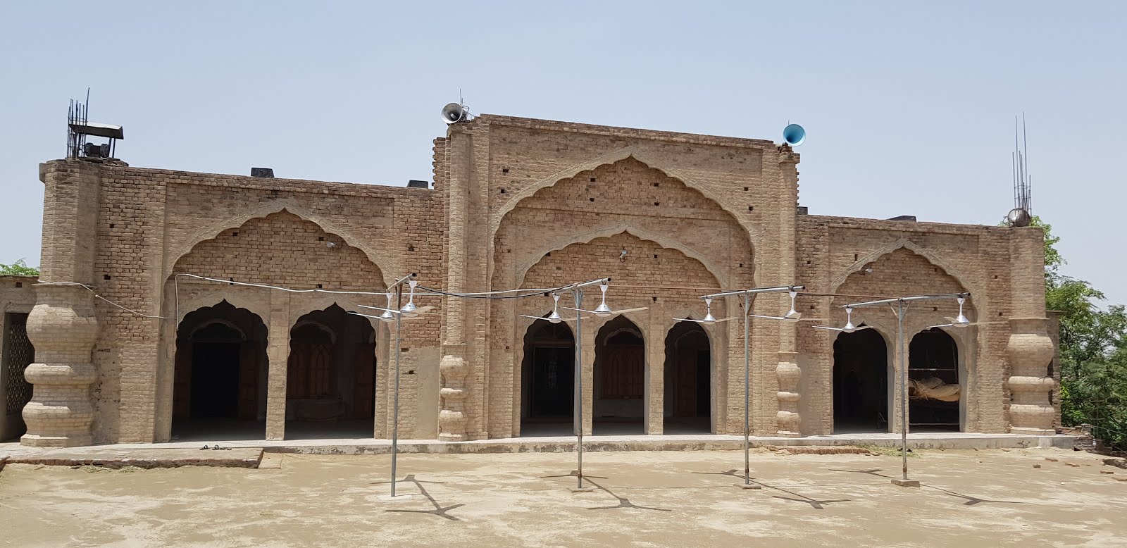 Pakistan Geotagging: 098 - Nawab Sar Buland Khan And His Fort At Mankera