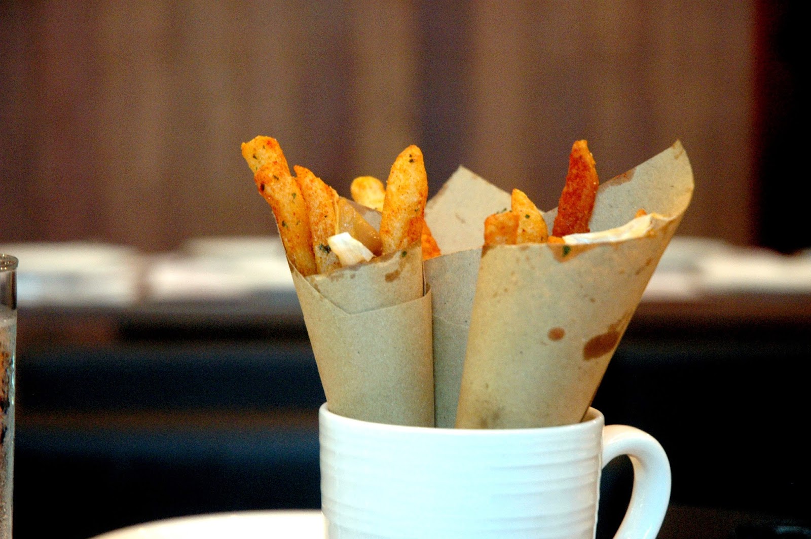 DUDE FOR FOOD: The Hungry Hound's Freestyle Gastropub Cuisine