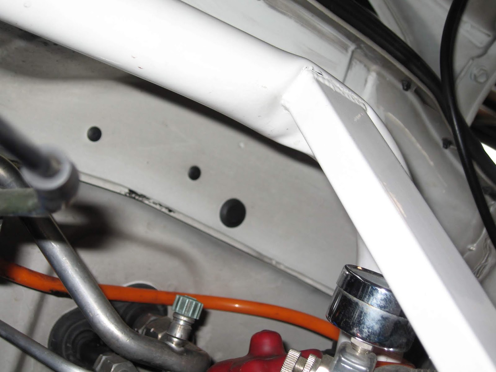 UR Ultra Racing Chassis Strengthening Bar: Chassis Friendly