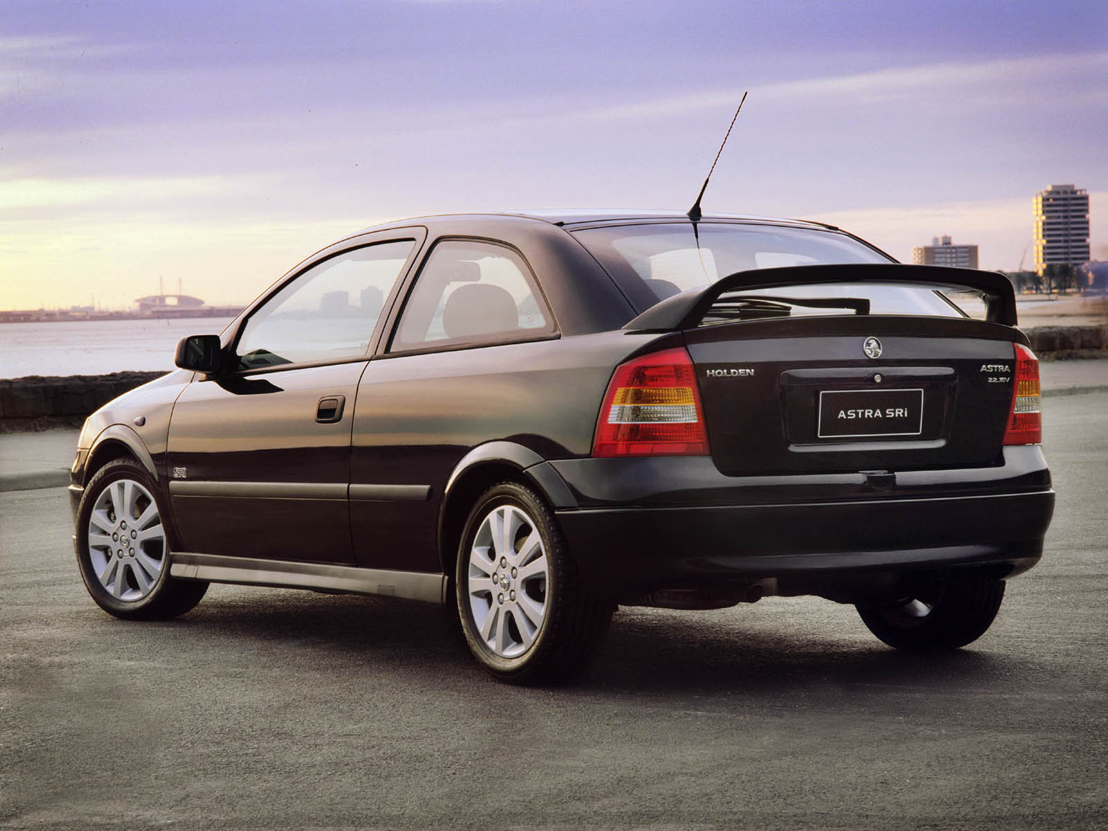 Car Pictures: Holden Astra 2000