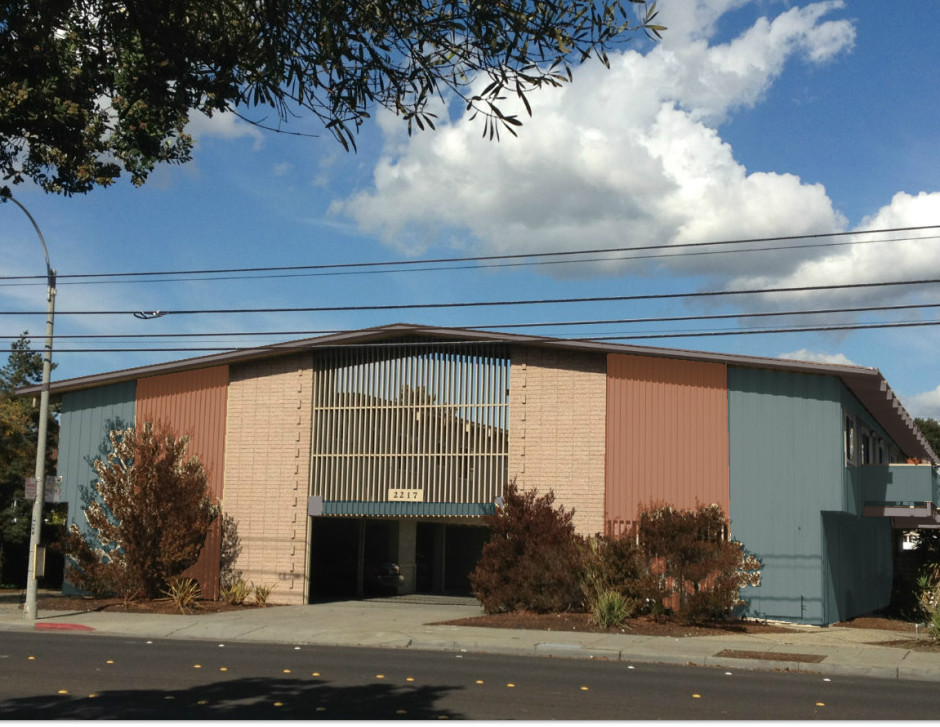 Color Marie: Beige Buildings Make Me Cry