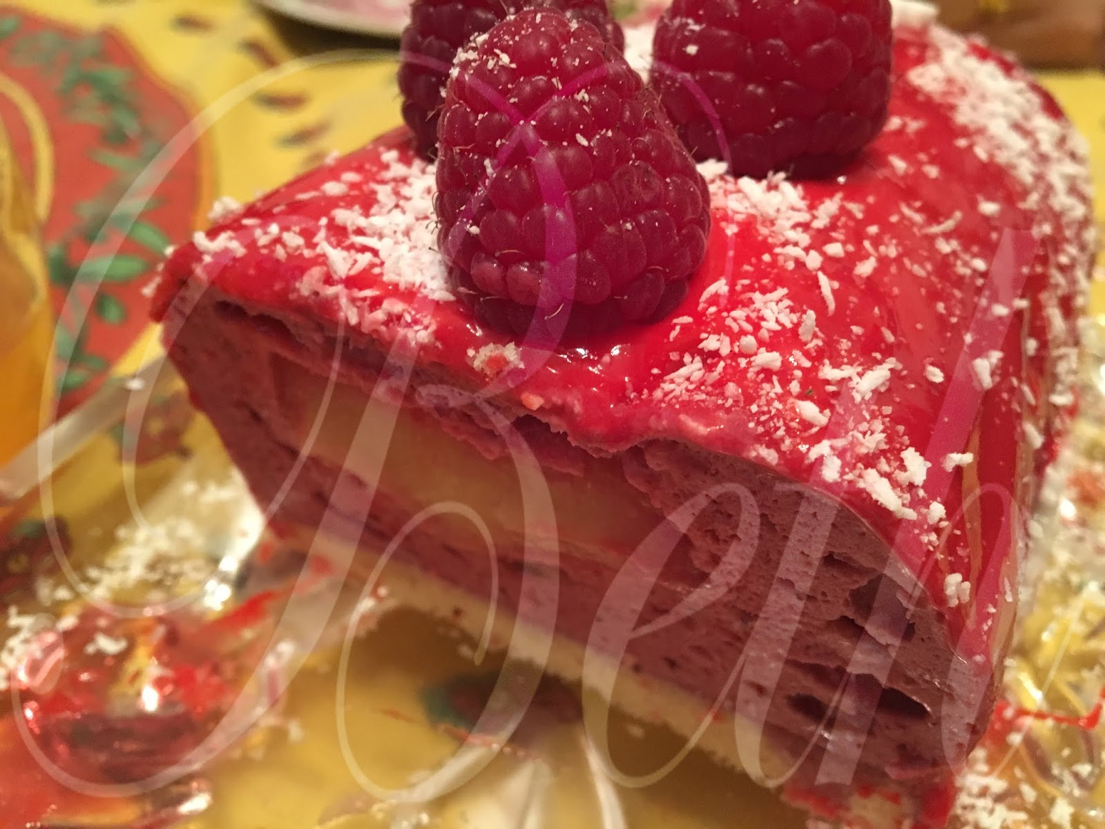 .: Bûche aux Fruits Rouge, Crème Lemon Curd et Son Miroir Rouge ...