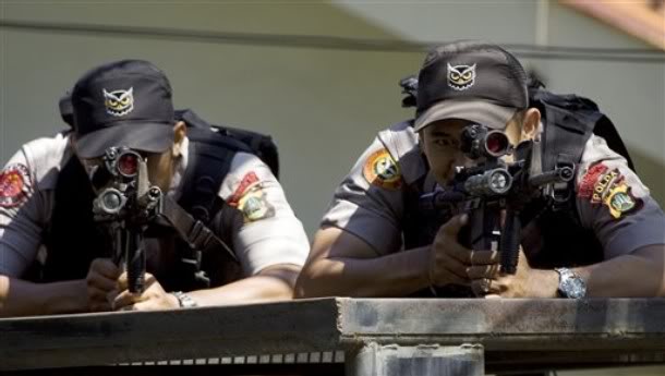 Sayyid45 : Foto Keren Aksi Densus 88 Detasemen Khusus Anti Teror Mabes ...