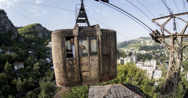 AP PHOTOS: Georgia cable car network makes for wild commute