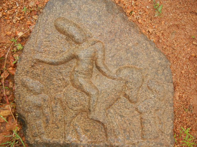 Tamilnadu Tourism: Hero Stones (Nadukal), Devikapuram