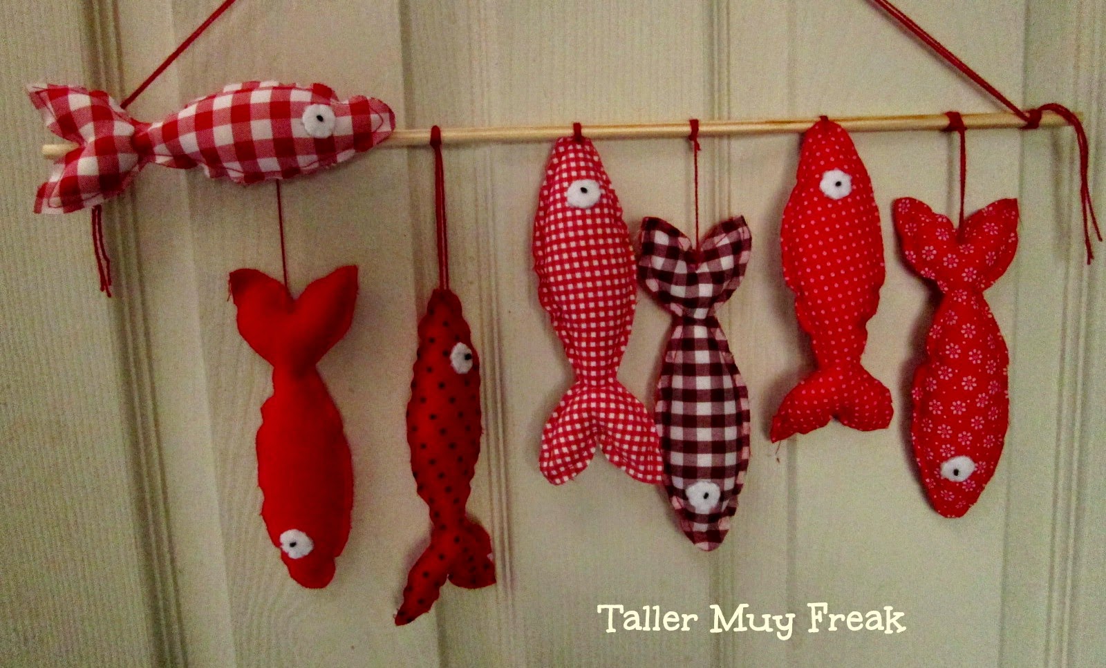 ** TALLER MUY FREAK .: Peces Decorativos de tela en todos los colores.