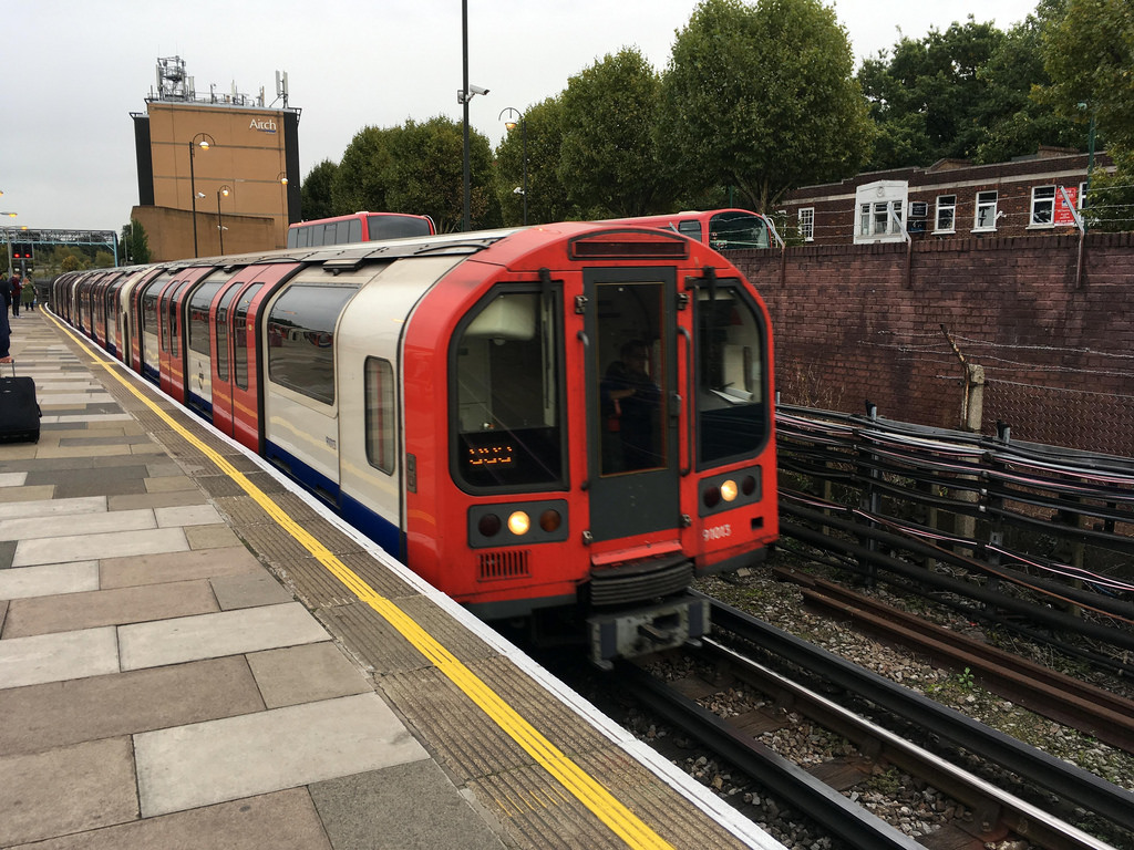 British Diesels and Electrics: London Underground 1992 Tube Stock ...