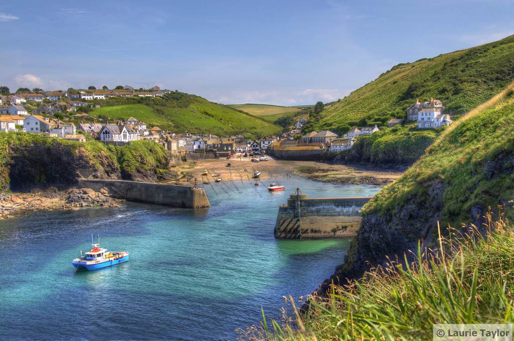 Port Isaac England - Fishing Village With Sea Port