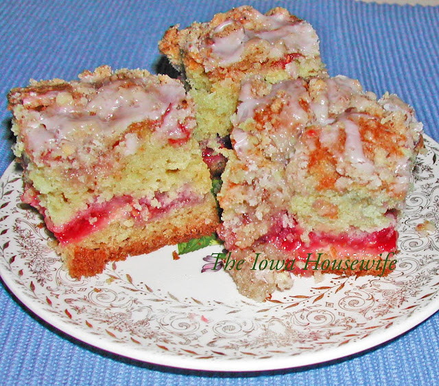 The Iowa Housewife: Raspberry Streusel Coffee Cake