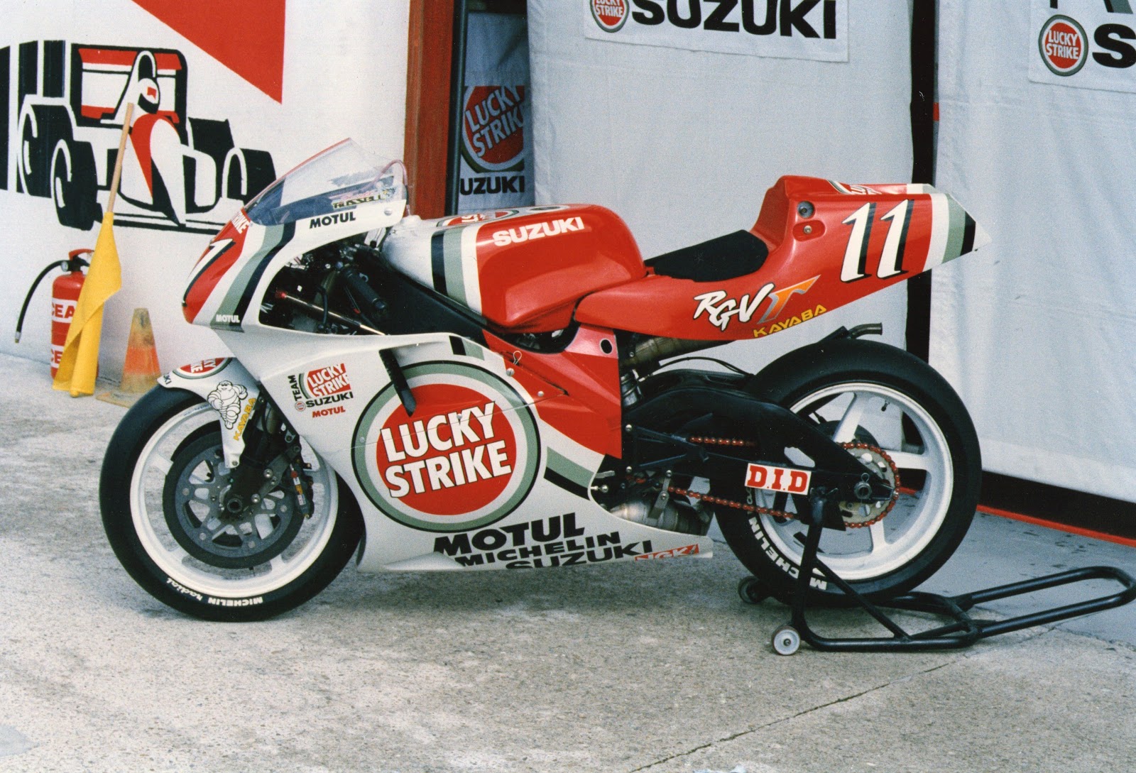 Bray Hill: Due tempi, bei tempi: Suzuki RGV 500 "Scott Russell"