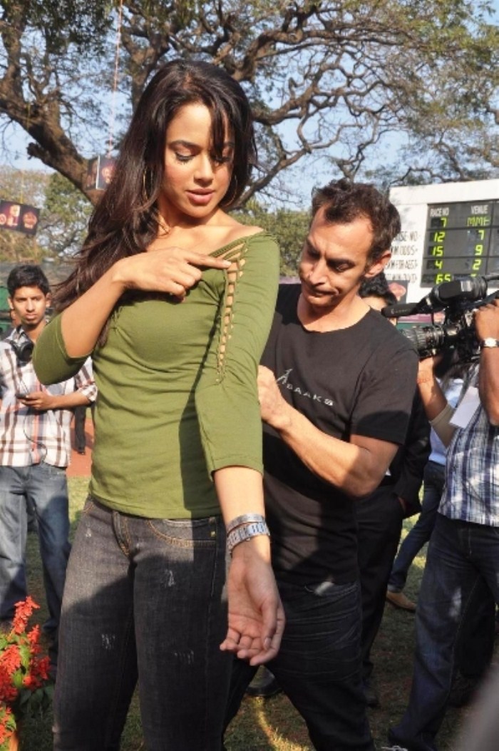 Actress Photo City: Actress Sameera Reddy Hot Pics