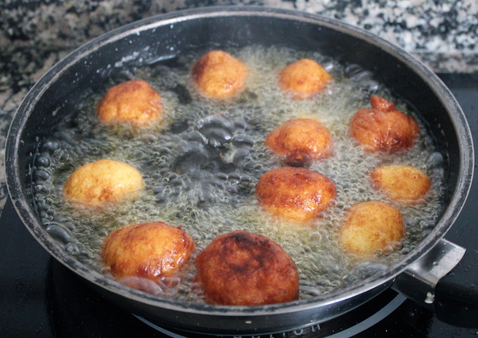 Cocinar es vivir y Bordar también: Patatas huecas / "Hollow" potatoes