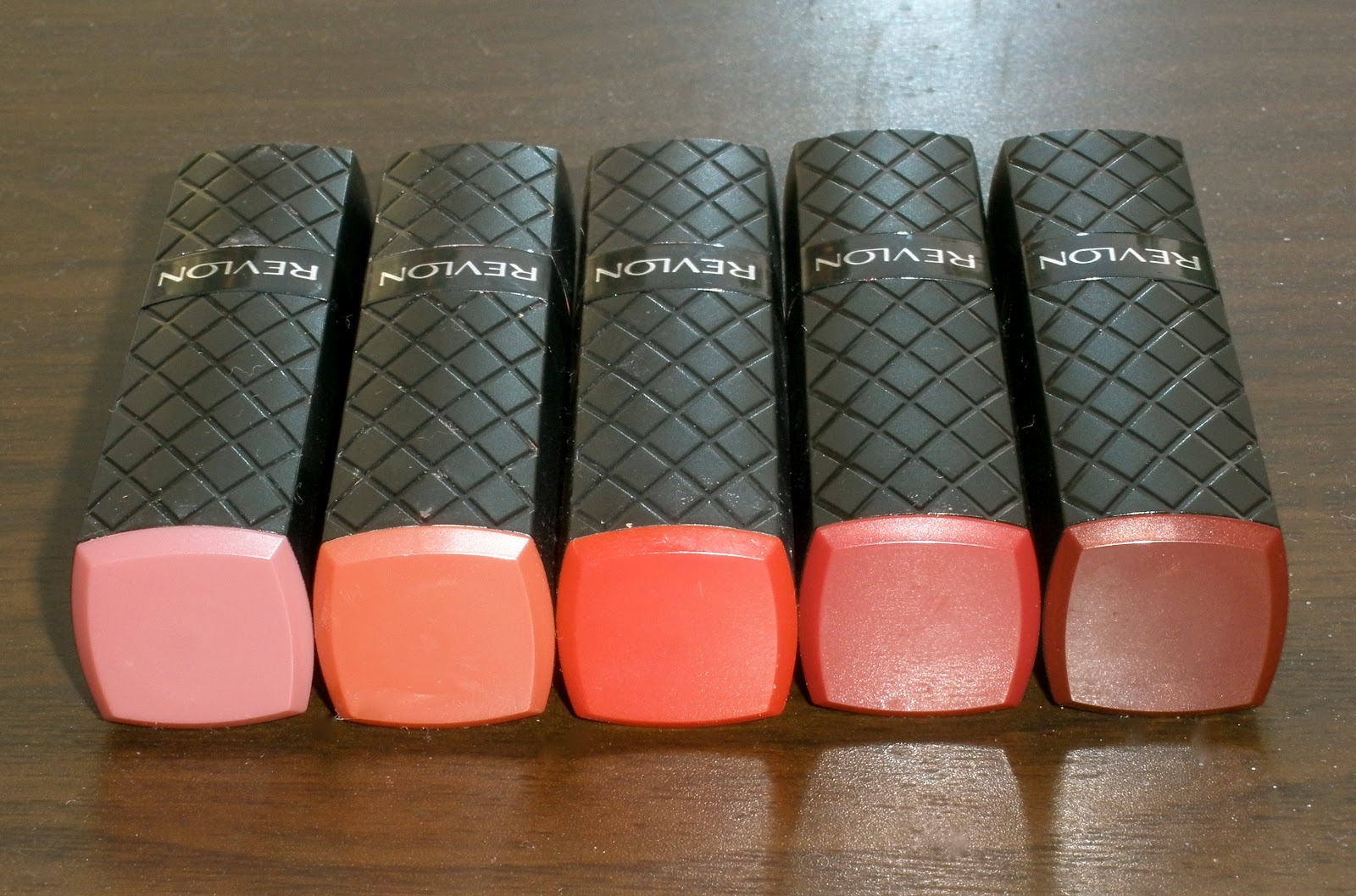 Lipstick Maniac: Revlon Colorburst Lipstick Review & Swatches