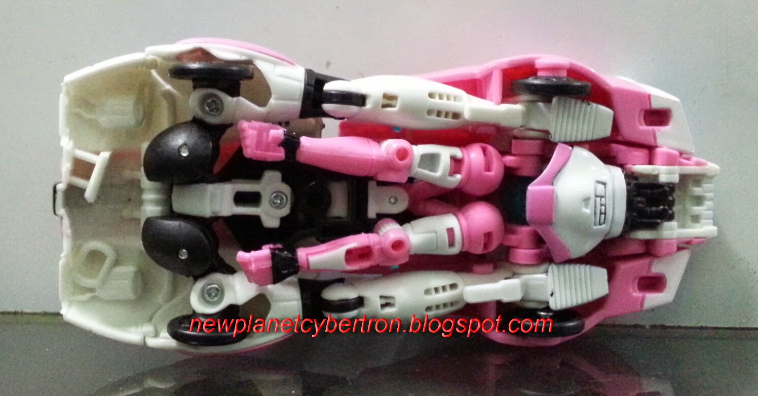 New Planet Cybertron: Transformers Review: Arcee (IDW Generation Deluxe)