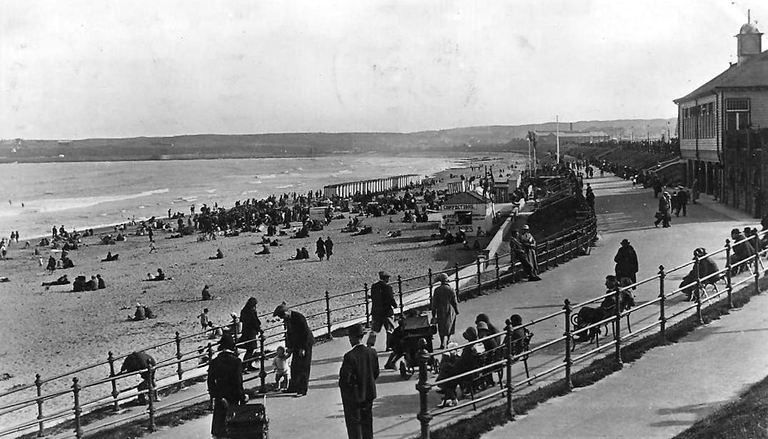 Tour Scotland: Old Photographs People On The The Beach In Aberdeen Scotland