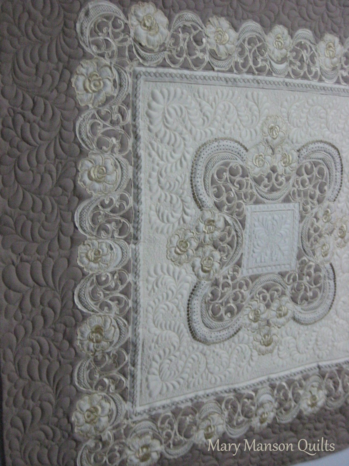 Mary Manson Quilts: Linen Table Topper Quilt