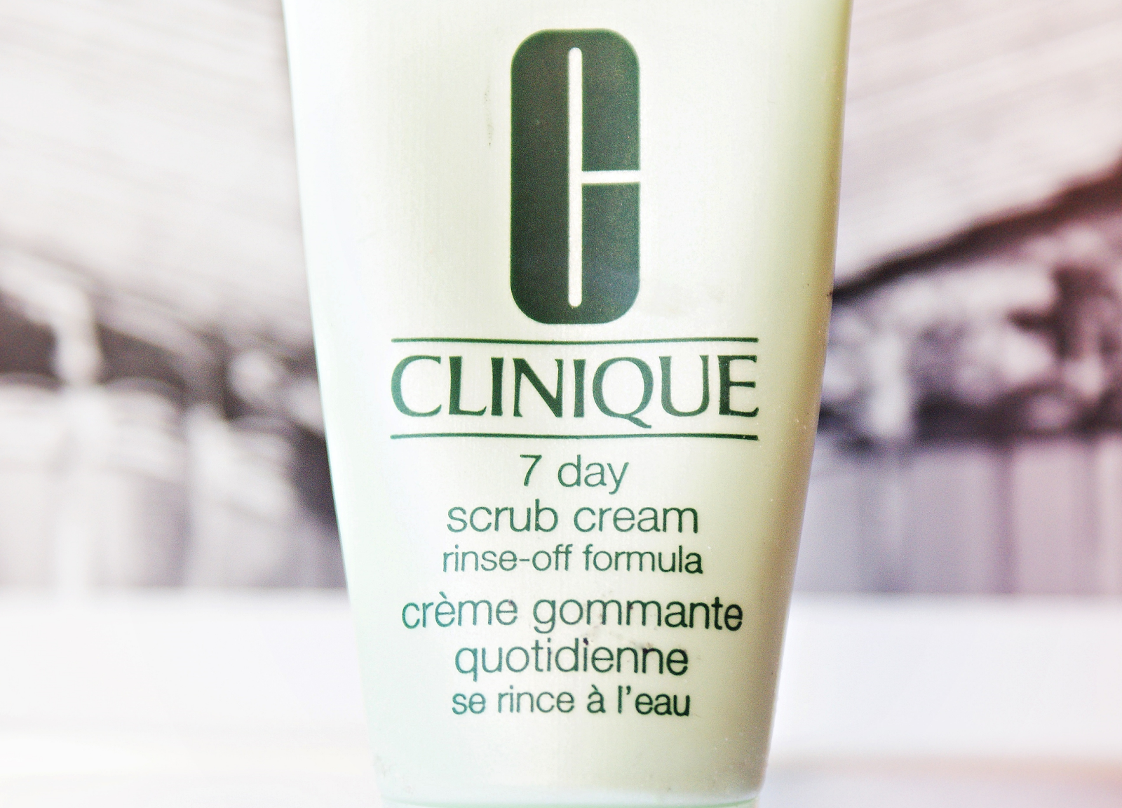 Clinique 7-Day Scrub Cream - La vie de Daphne