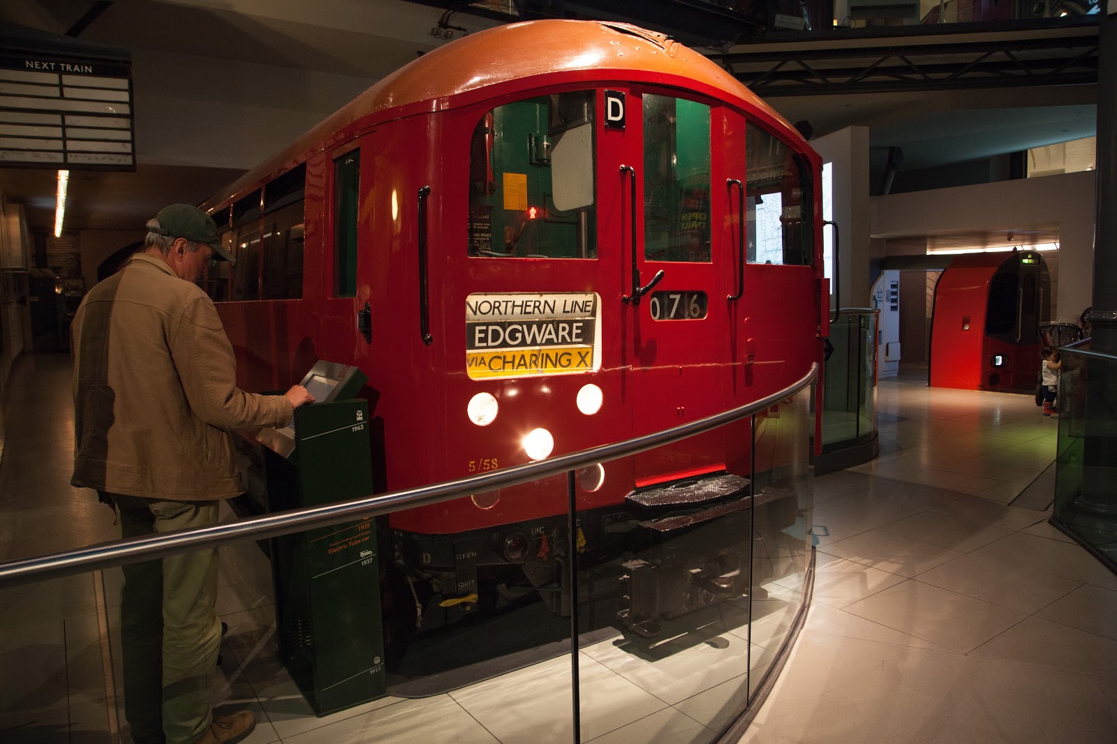 London Tube - The Oldest Subway in the World - Explore the World with ...