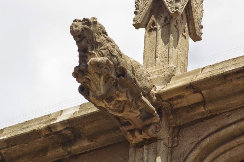 El mundo de Juan María: Viajes y Fotografía: Las gárgolas del edificio ...