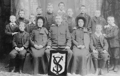 Tour Scotland: Old Photograph Of The Salvation Army In Glasgow Scotland