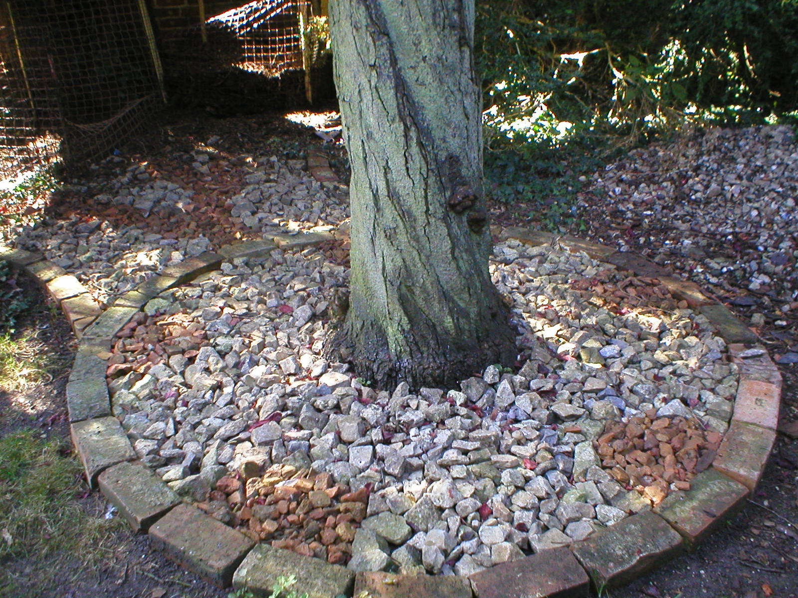 Rachel the Gardener: Using old broken rubble in a decorative way.