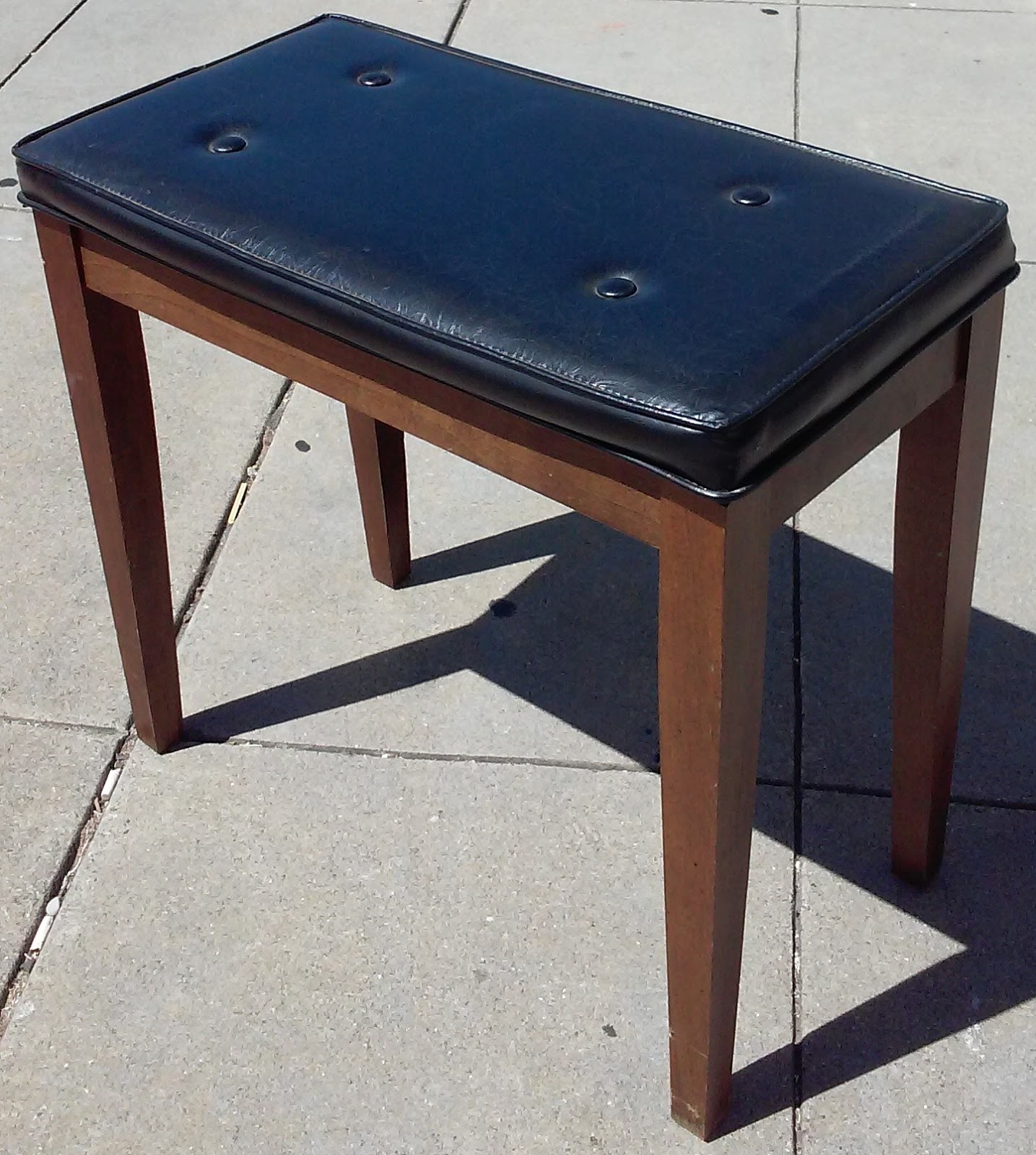 UHURU FURNITURE & COLLECTIBLES: SOLD #16974 Vintage 23" tall Organ ...