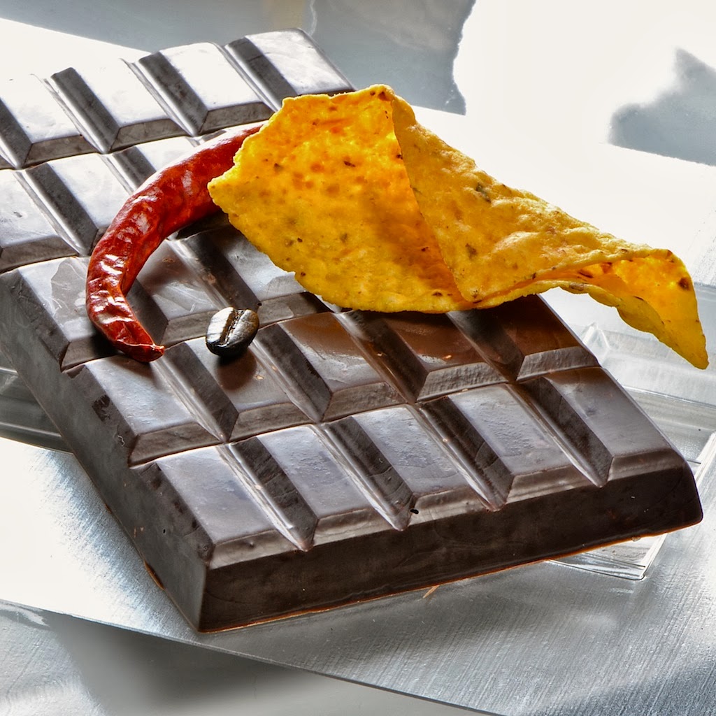 JULES FOOD...: My first chocolate bar...Chip n' Chipotle Dark Chocolate