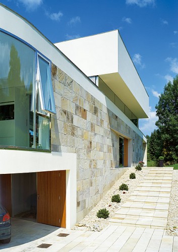 bedroom design blog: Wing-like Floating Platform Modern House Designs