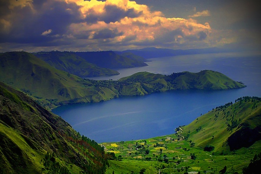 Danau Toba: PESONA DANAU TOBA