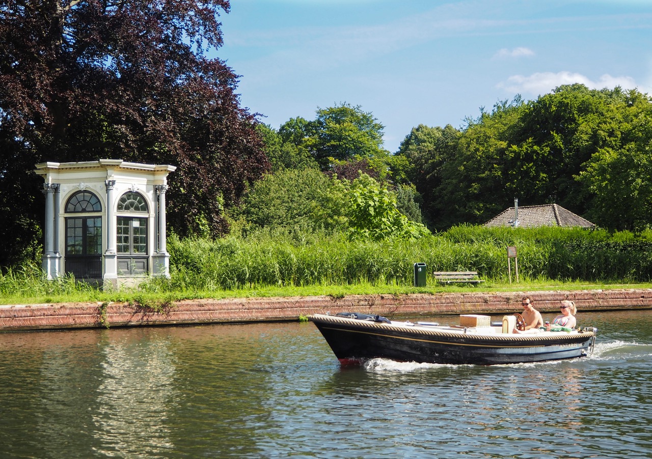 Netherlands: De Vecht- Amsterdam’s answer to the Loire Valley | Minor ...