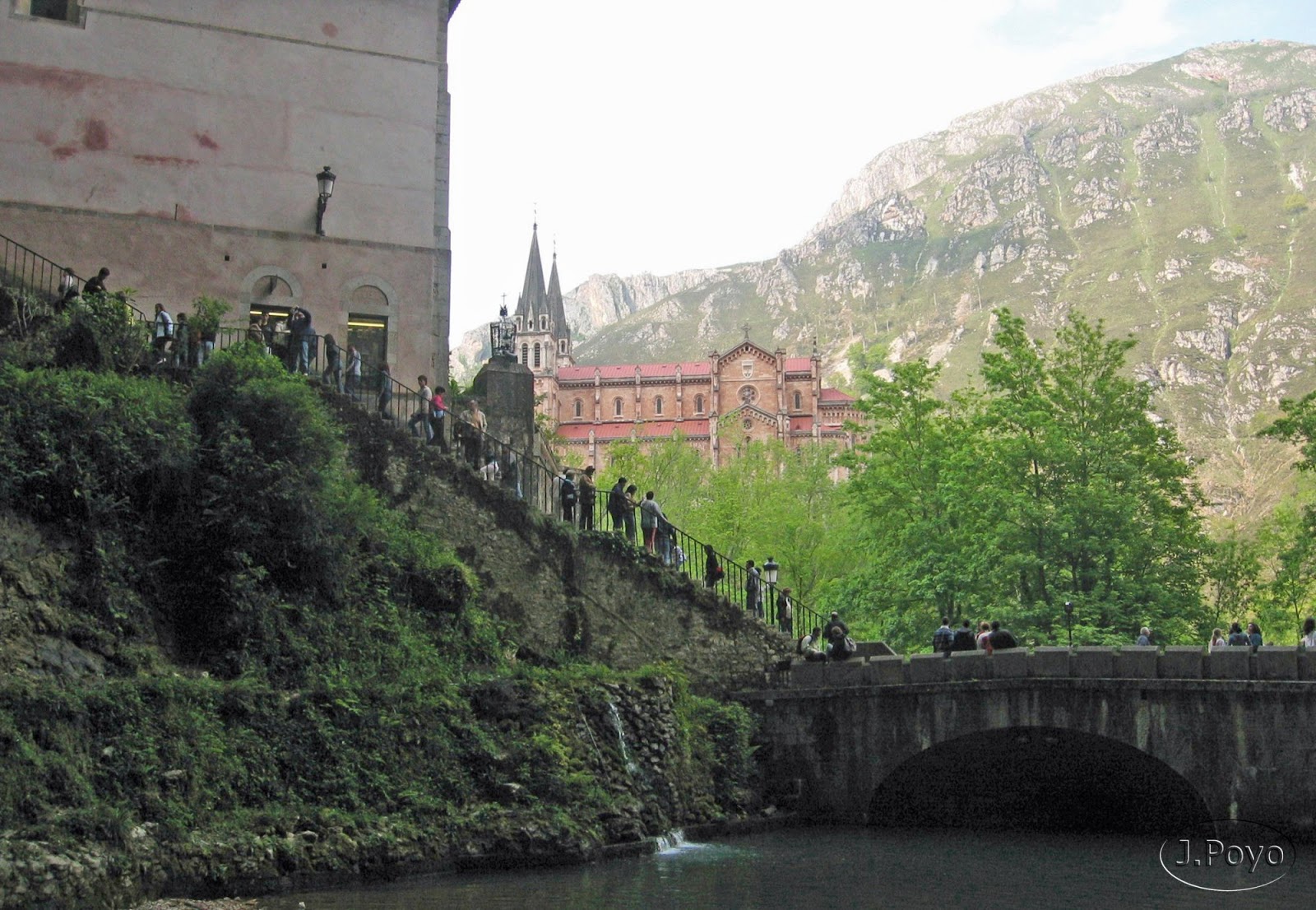 El Santuario y los lagos de Covadonga ~ Viajes y Rutas