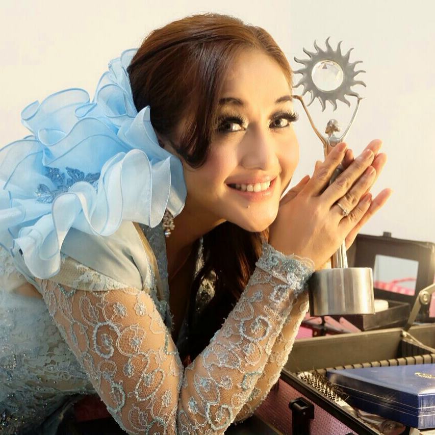 Biodata Paramitha Rusady Lengkap dengan Foto Terbaru, Agama dan ...