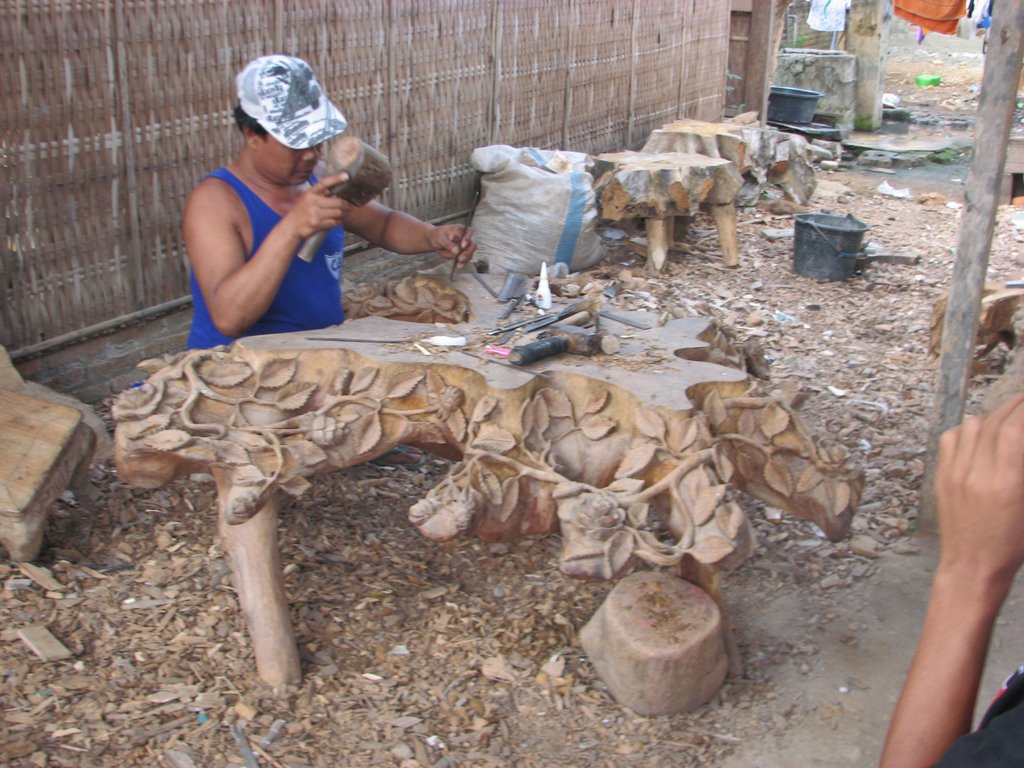 Grosir kerajinan tangan kreatif (ukir akar kayu meranti)