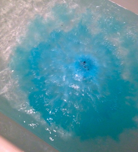The Bug That Fleeps: Review: LUSH Big Blue Bath Bomb