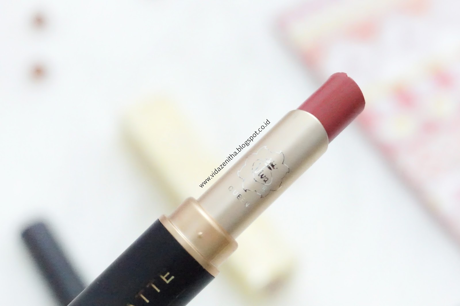 REVIEW VIVA QUEEN PERFECT MATTE LIP COLOR 704 BARELY NUDE - VIDA ZENITHA