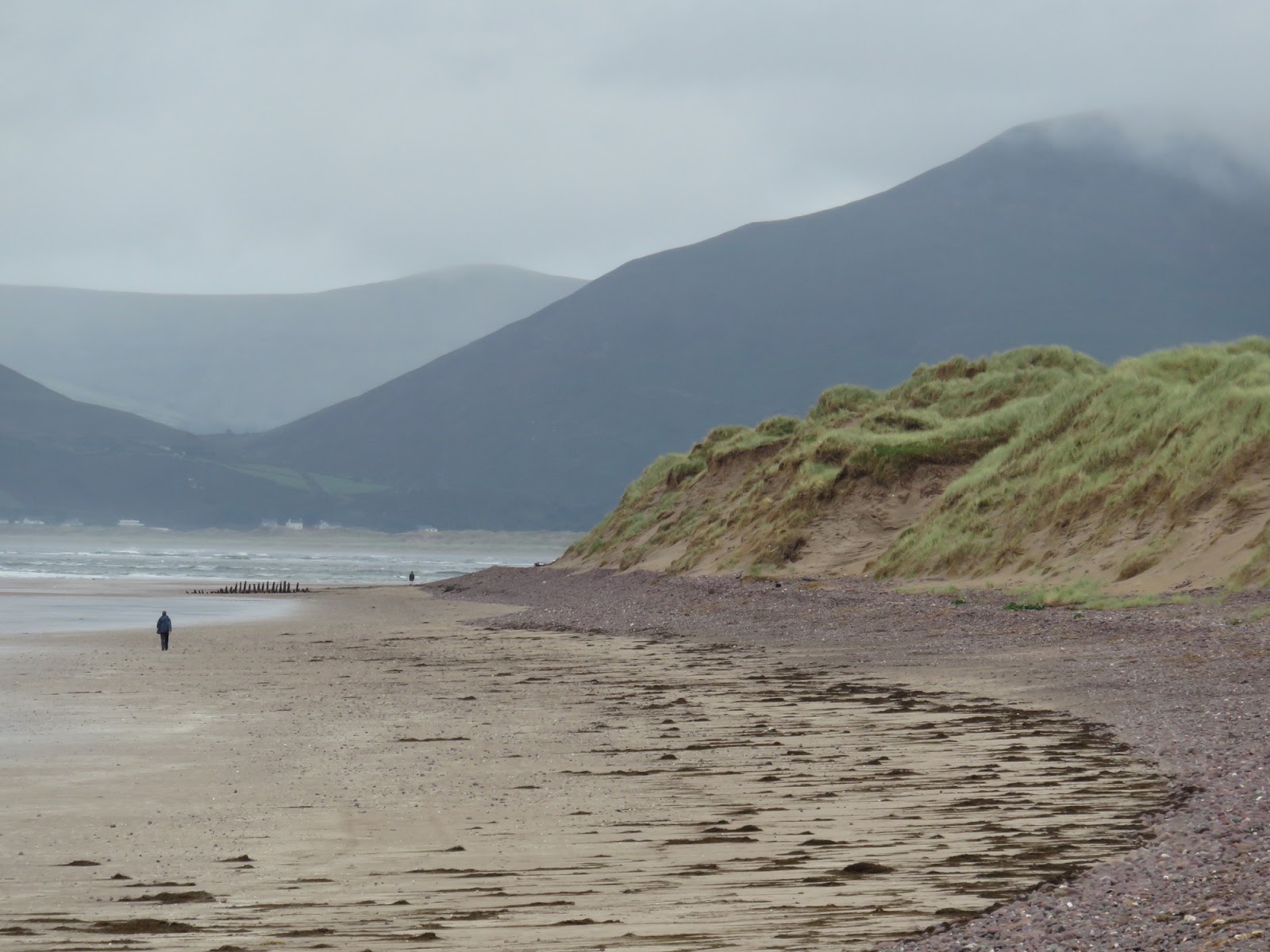 Gravel Beach: Rossbeigh Strand