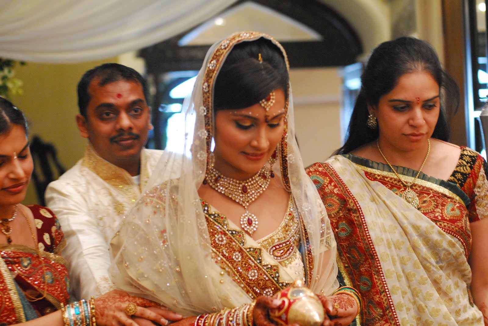 The Indian Wedding Blog: The Brides Entrance – Dulhan Pravesh
