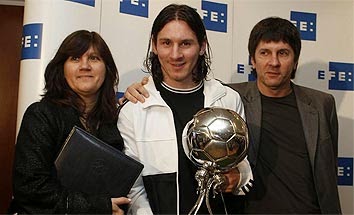 Thegoalmac Blog: PHOTOS:Meet Messi's Parents,Siblings,Son And Girlfriend