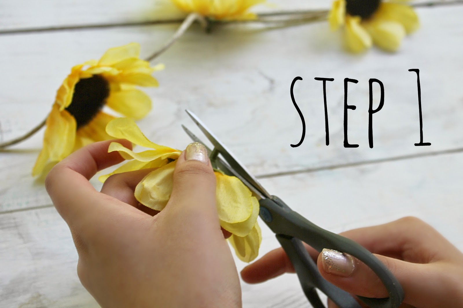 Liv In Progress: Diy sunflower banner