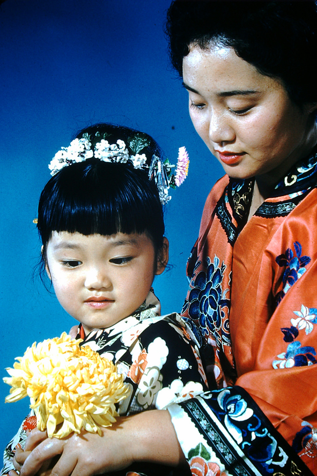 25 Beautiful Kodachrome Pictures of '50s Japanese Portraits in a Photo ...