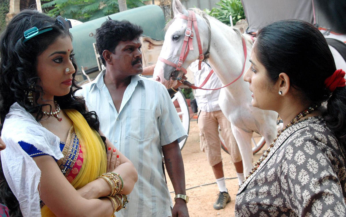 Chandra Movie Stills - Wallwoods