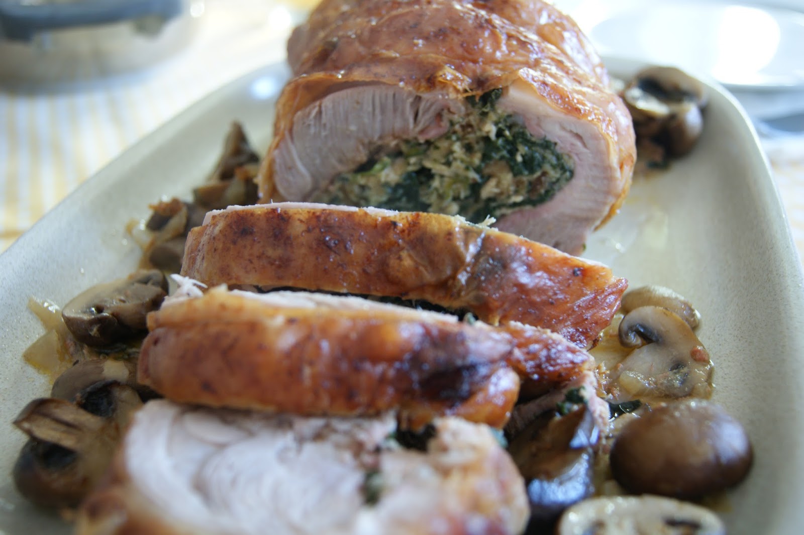 Disto e Daquilo: Perna de Perú Recheada com Alheira e Espinafres