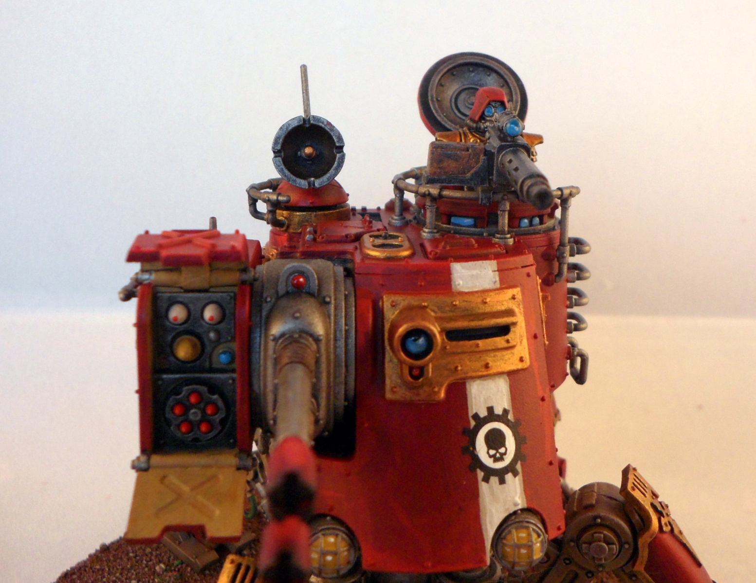 WeeMen: Adeptus Mechanicus Skitarii Onager Dunecrawler w/ Icarus Array