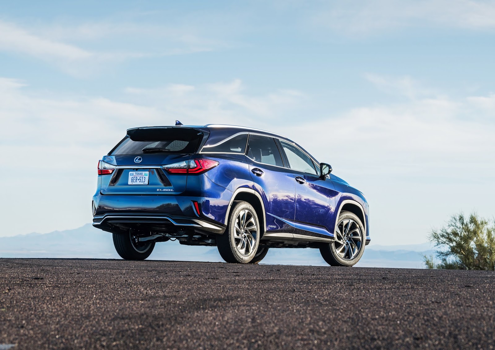 Longform Luxury: The 2019 Lexus RX450hL