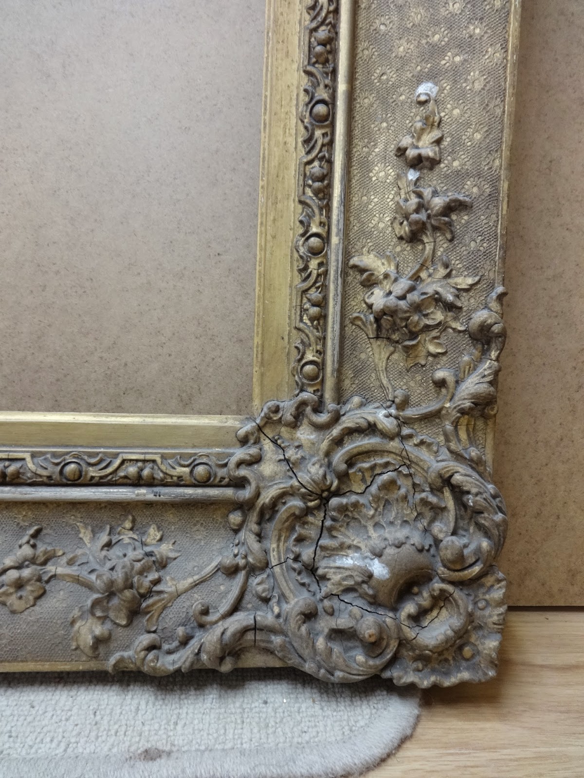 Antique Frame Sale: Victorian Portrait Frame